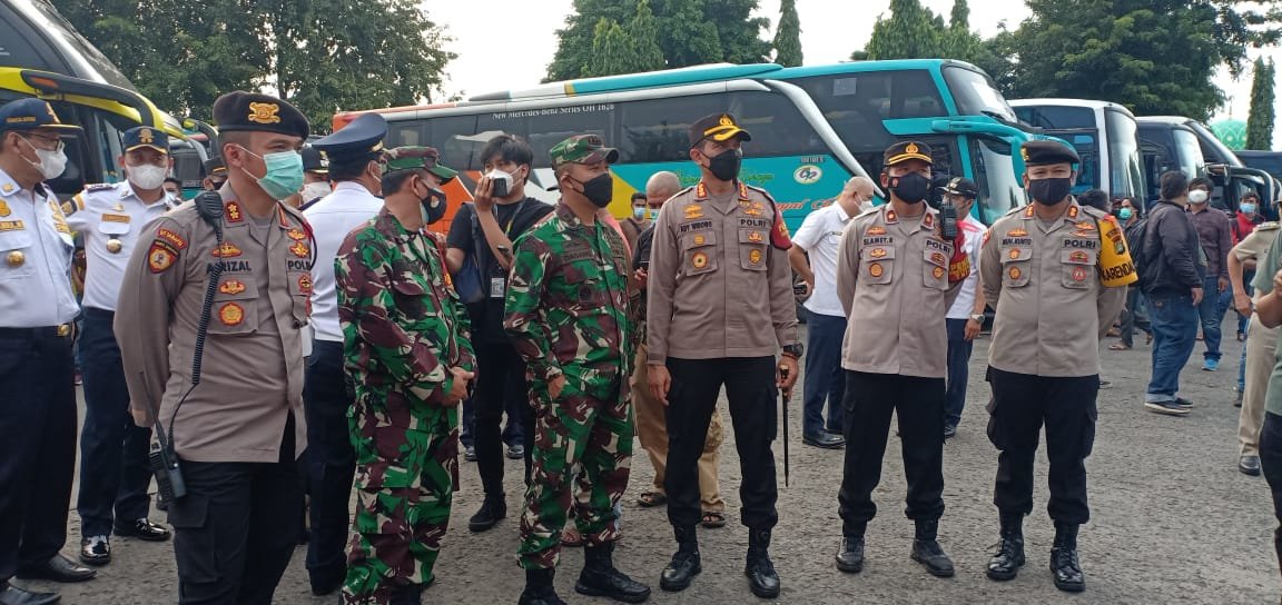 Jelang Diberlakukan Larangan Mudik Lebaran Idul Fitri 1442 H, Petugas ...