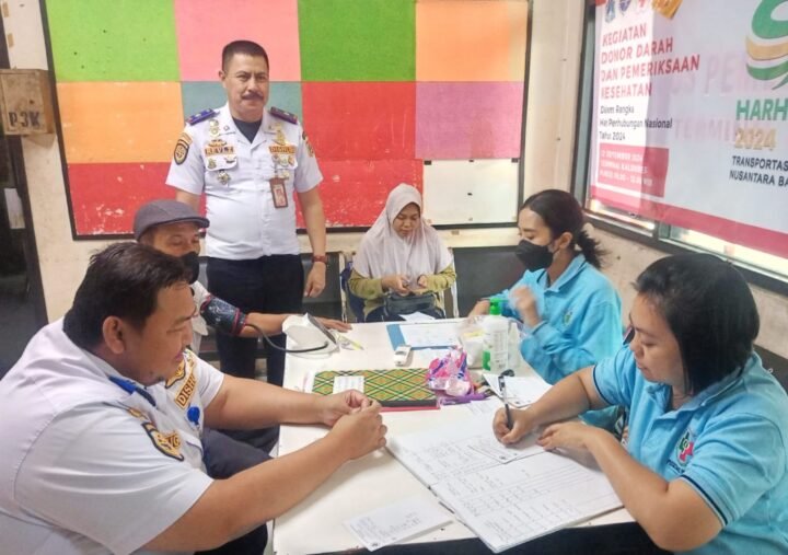 Jelang Liburan Nataru 2024-2025, Para Supir AKAP Jalani Cek Kesehatan ...