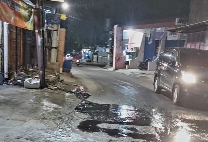 Jalan Bojong Raya Rawa Buaya Terancam Hancur, Karena Ada Warga Kocorkan ...